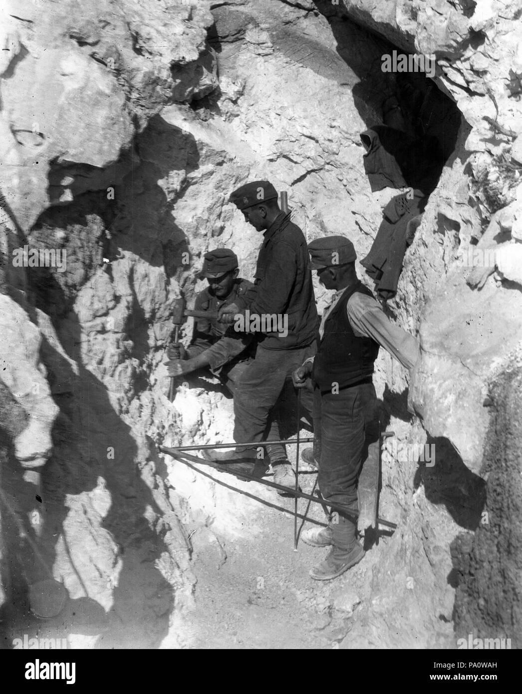 War zones images Black and White Stock Photos & Images - Alamy