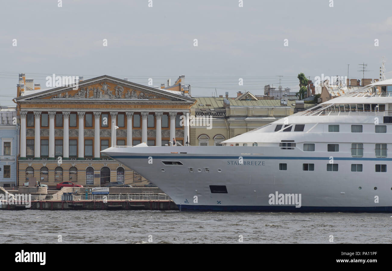 Cruise liner ship by the Embankment on the Neva river, St Petersburg ...