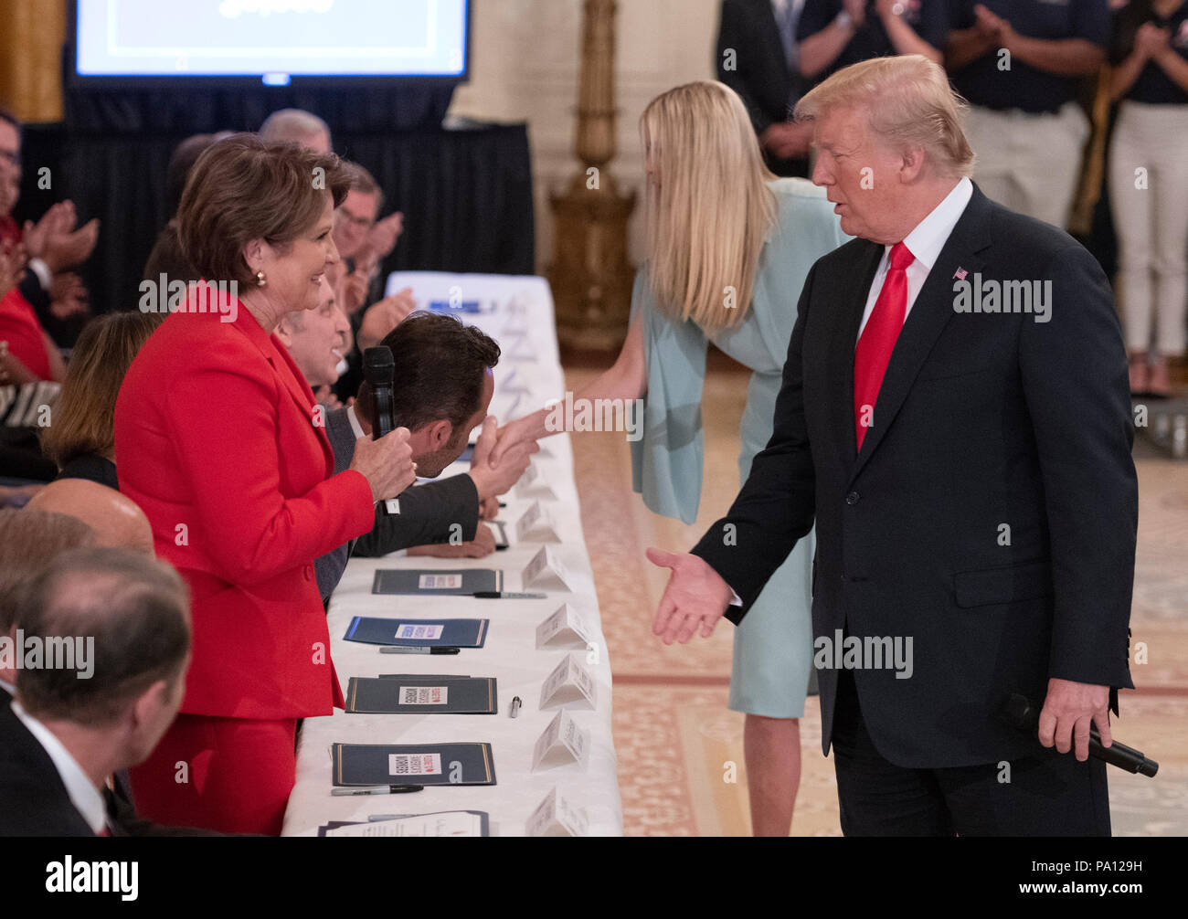 Marillyn a hewson chairman 2018 hi-res stock photography and images - Alamy
