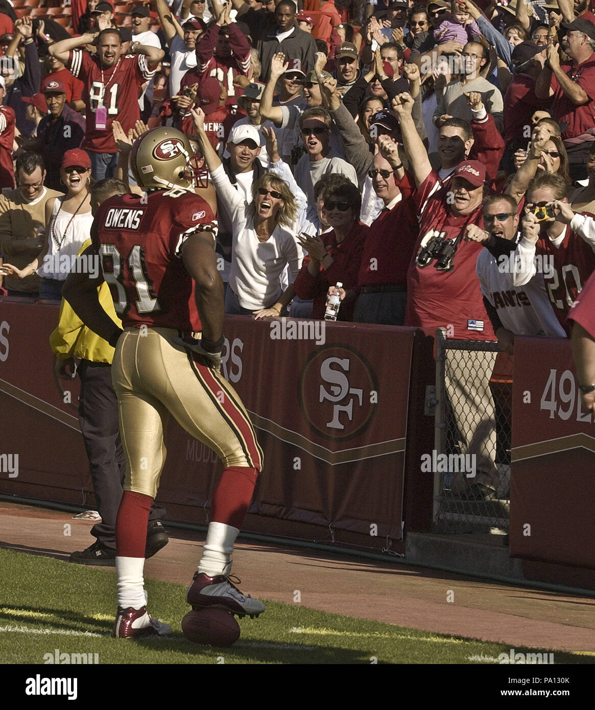 Nfl football player terrell owens hi-res stock photography and images ...