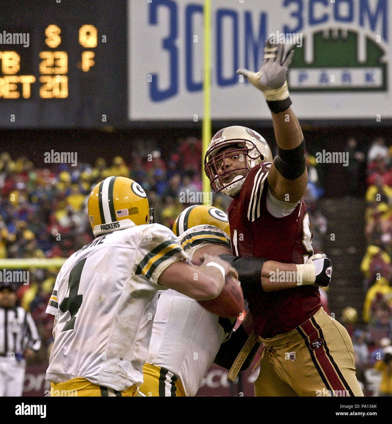 Green bay packers helmet hi-res stock photography and images - Alamy