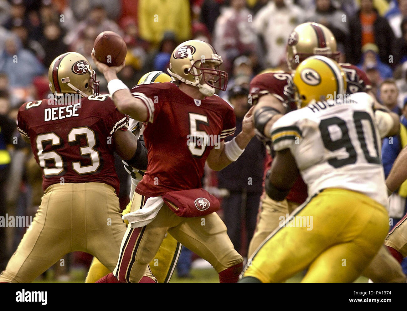 Green bay packers helmet hi-res stock photography and images - Alamy