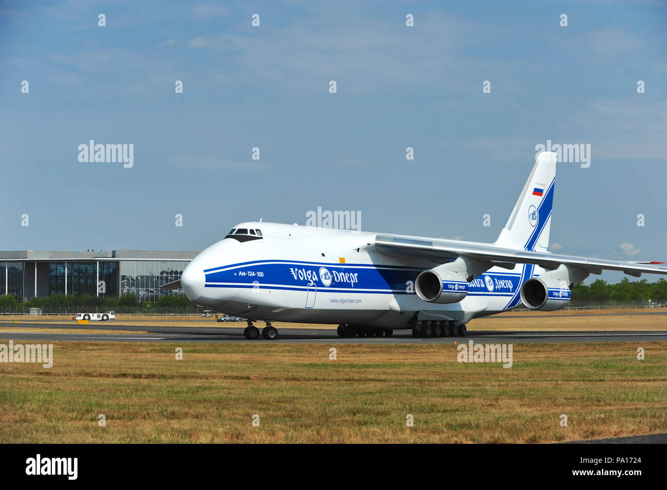 Antonov an 124 in flight hi-res stock photography and images - Alamy