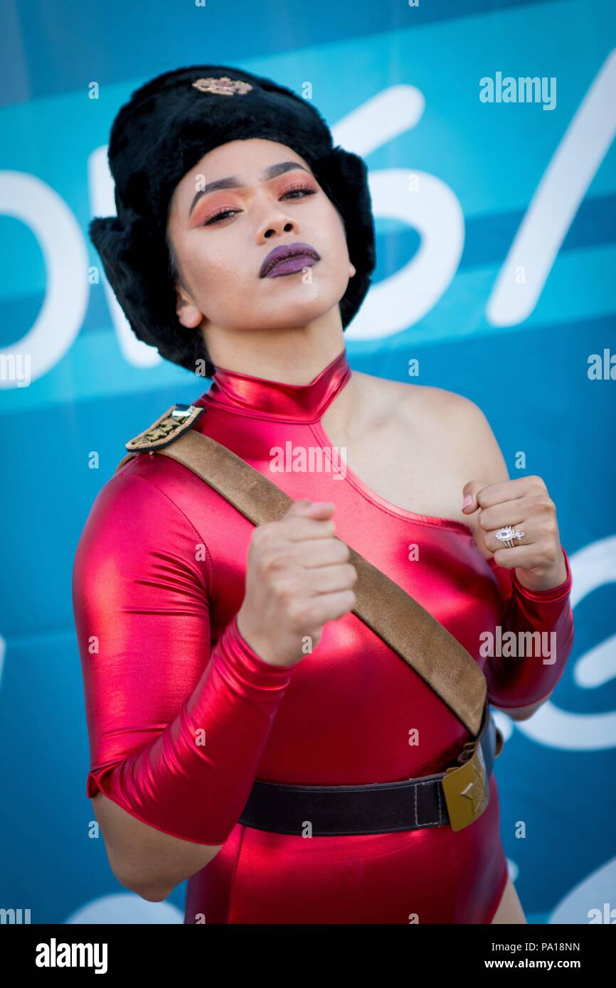 Cosplayer Justine from San Diego as Zoya the Destroyer from "Glow" at ...