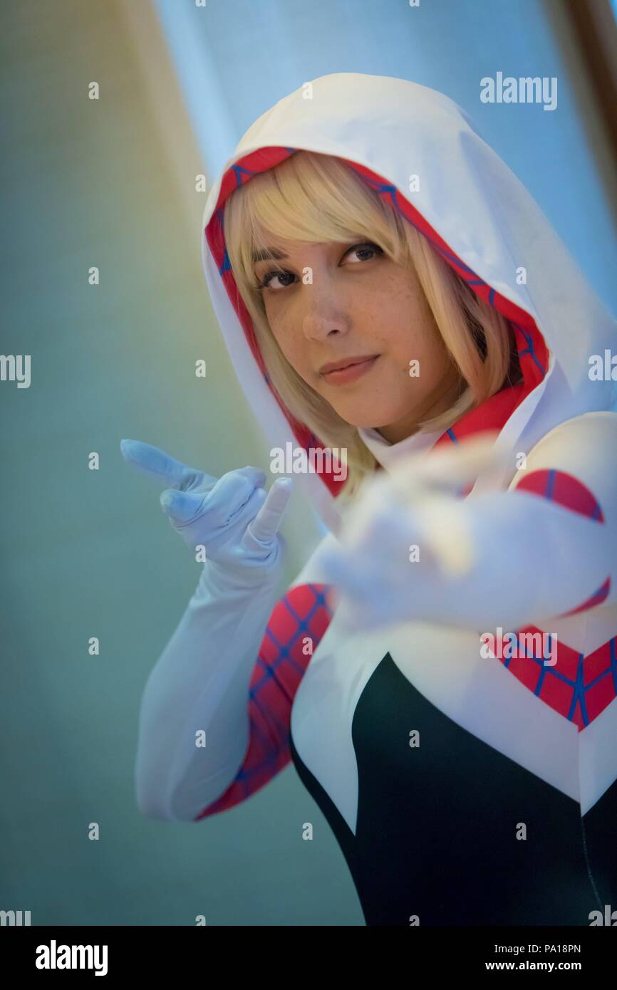 Cosplayer Erin from Chula Vista as Spider Gwen at the Comic-Con, an ...