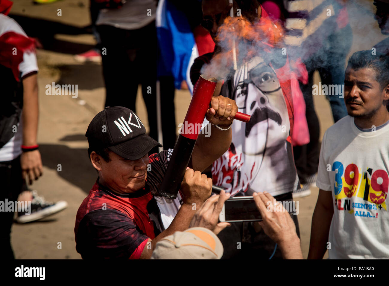 Managua, Nicaragua. 19th July, 2018. A supporter of the Sandinista ...