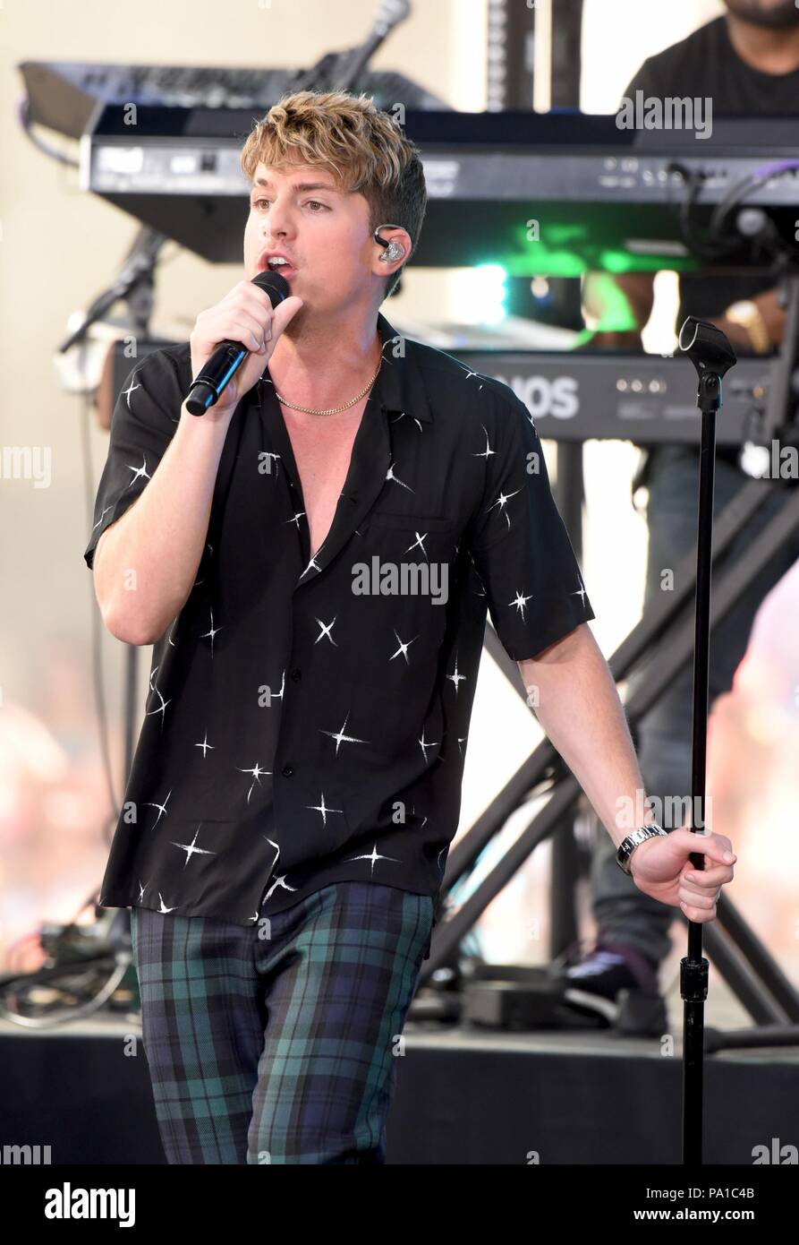 Charlie puth 2018 hi-res stock photography and images - Alamy