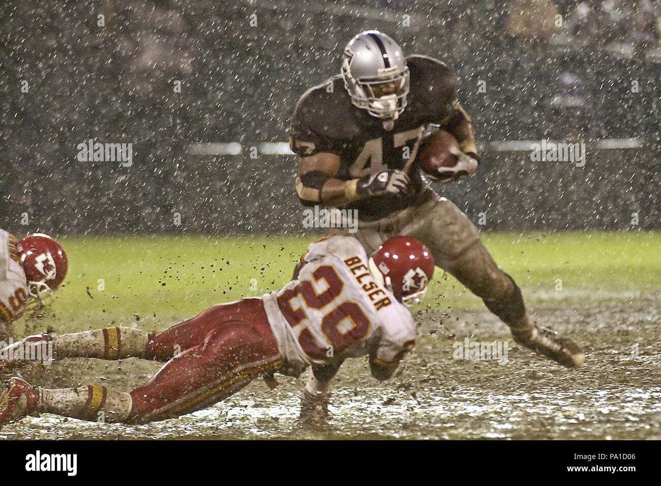 Oakland, California, USA. 28th Dec, 2002. Kansas City Chiefs defensive ...