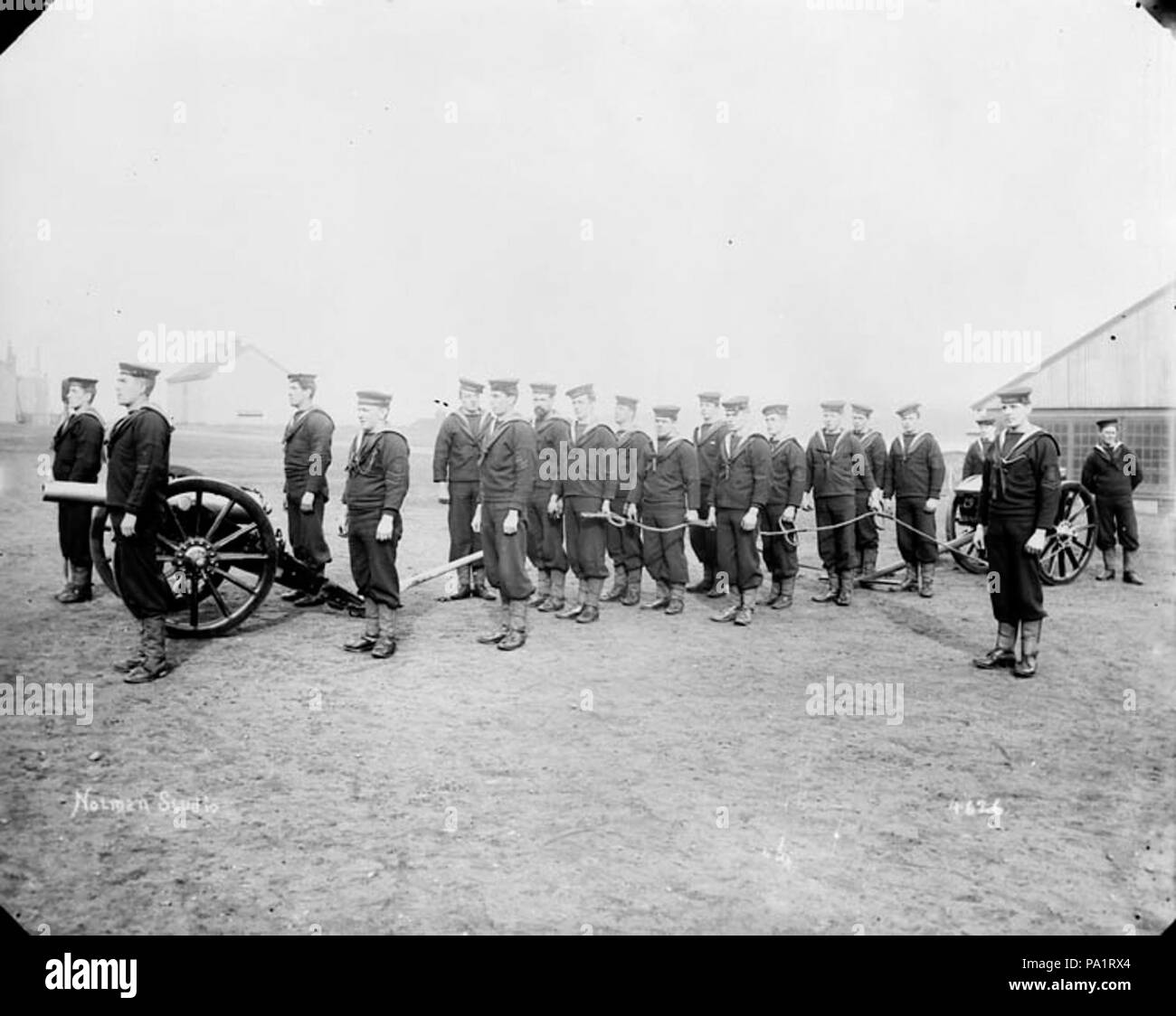 British field gun crew Black and White Stock Photos & Images - Alamy