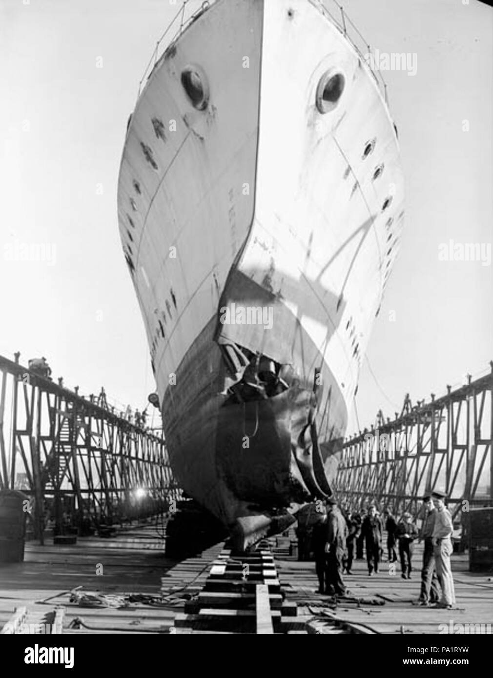 113 HMCS Assiniboine in drydock after collision Oct 1942 LAC 3193280 ...
