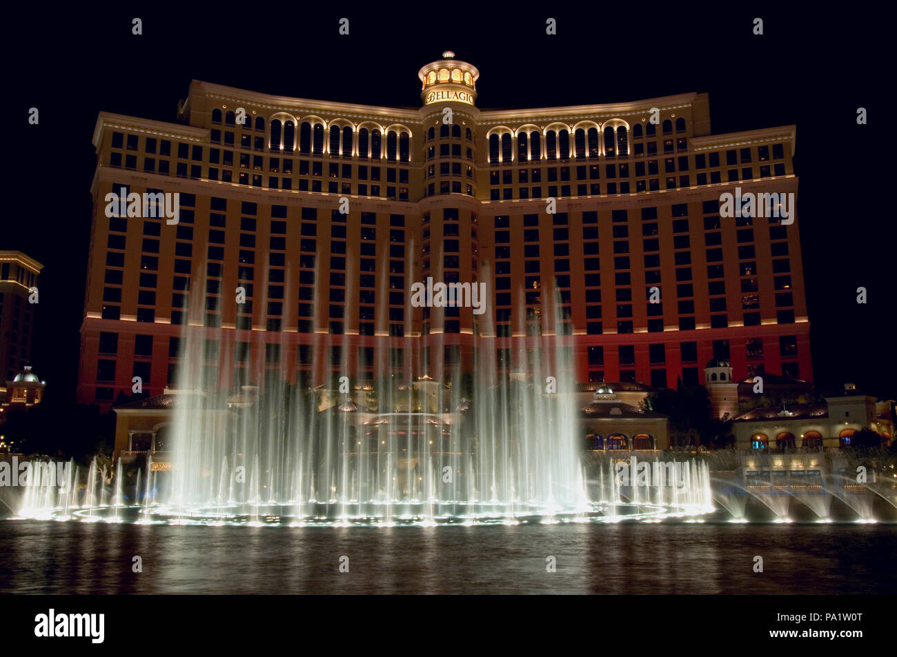 Lights water feature hi-res stock photography and images - Alamy