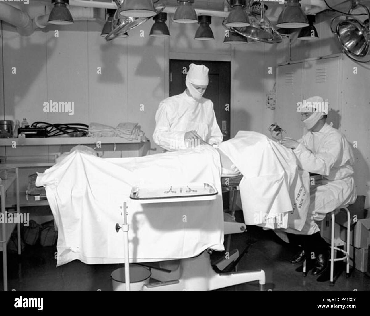 Navy doctors hi-res stock photography and images - Alamy