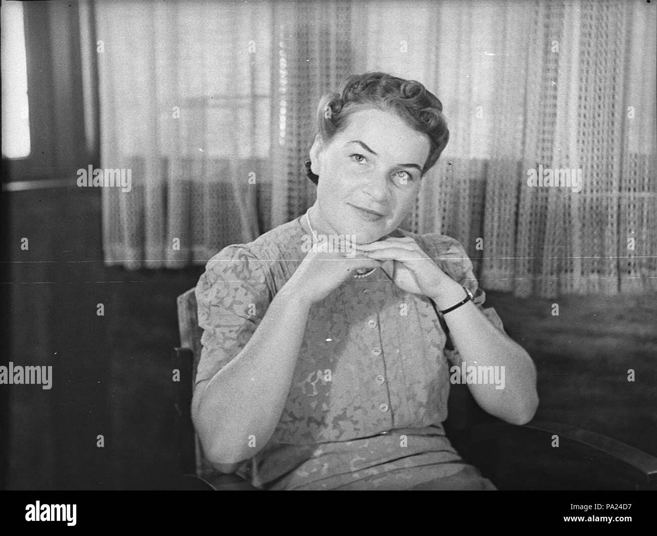 Mrs bell hi-res stock photography and images - Alamy