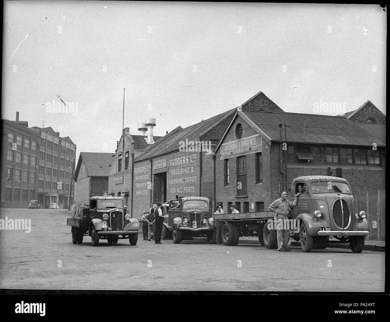 Car transportation trucks hi-res stock photography and images - Alamy