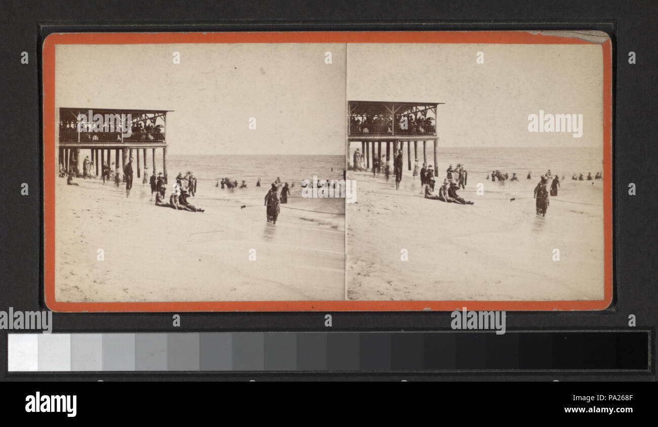 Vintage beach scene hi-res stock photography and images - Alamy