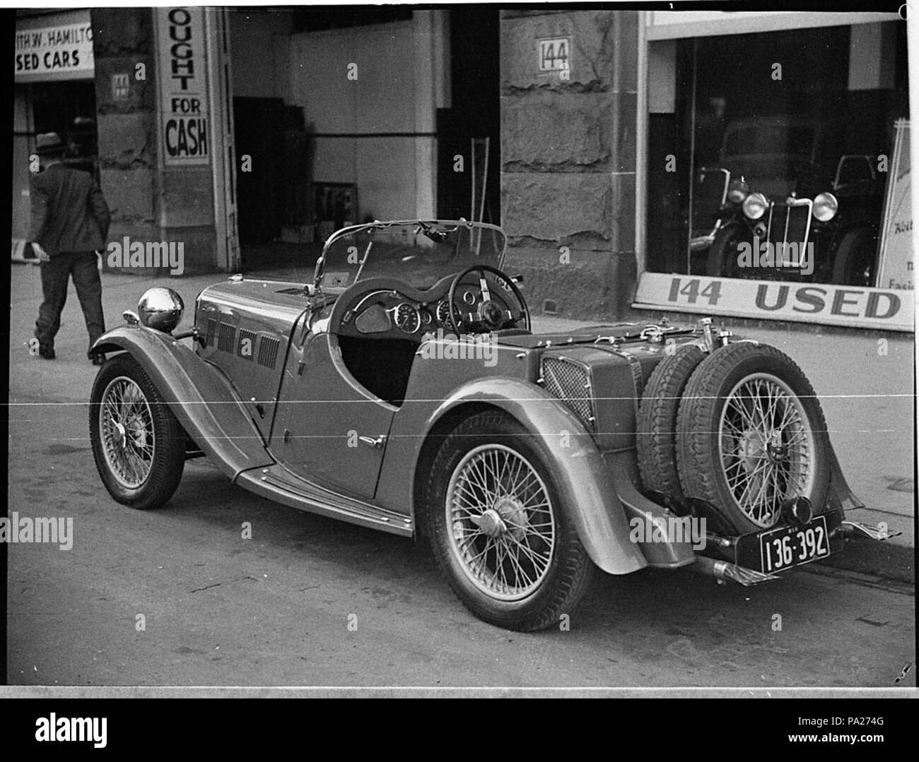 Singer sports car hi-res stock photography and images - Alamy