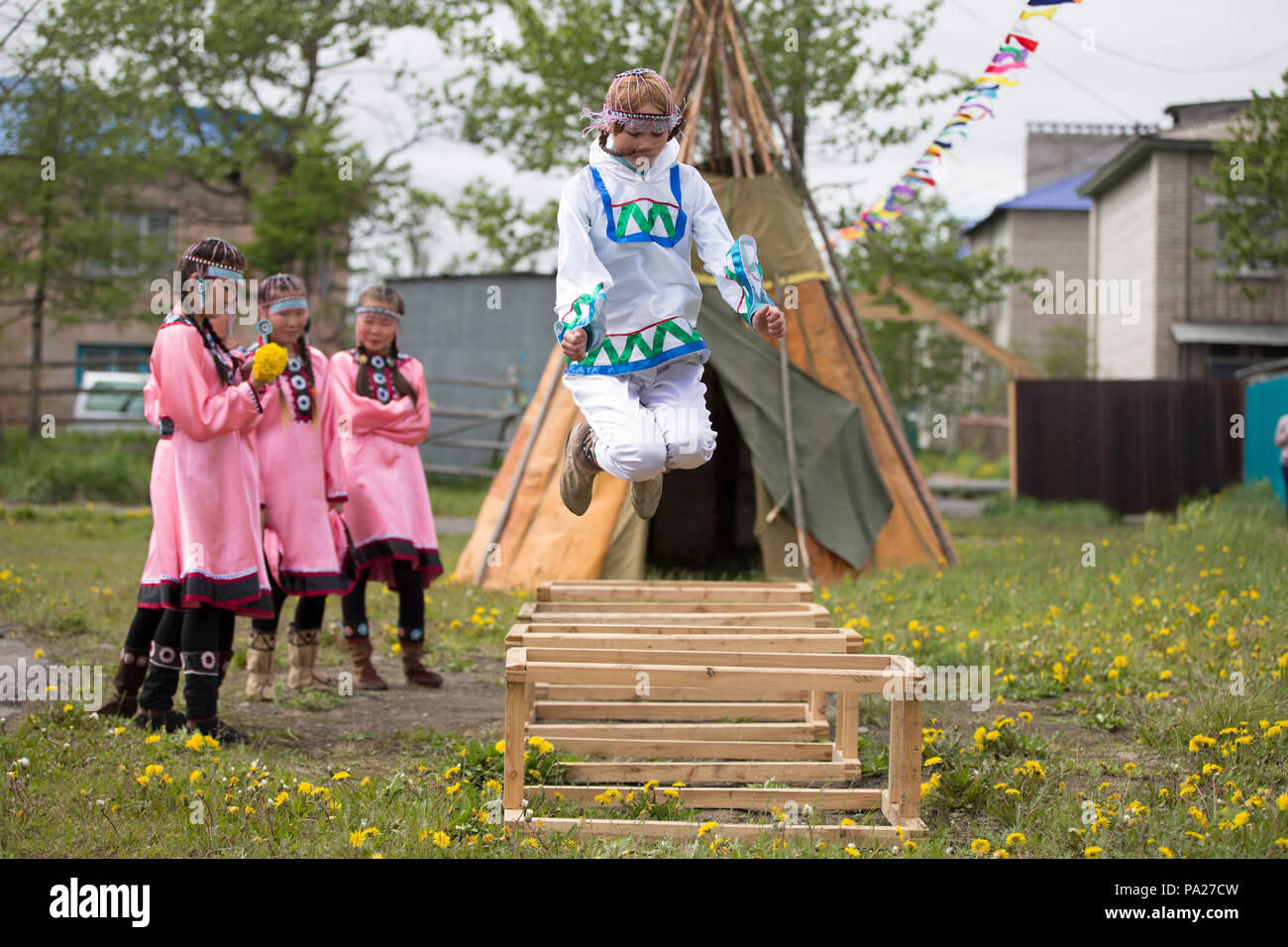 Inuit traditional costume hi-res stock photography and images - Alamy