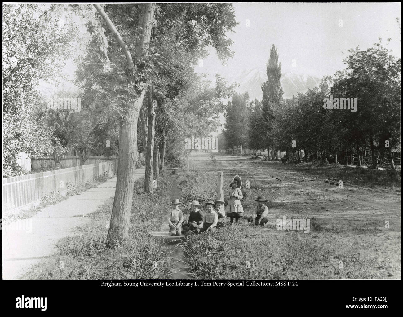 Early 1900s children playing hi-res stock photography and images - Alamy