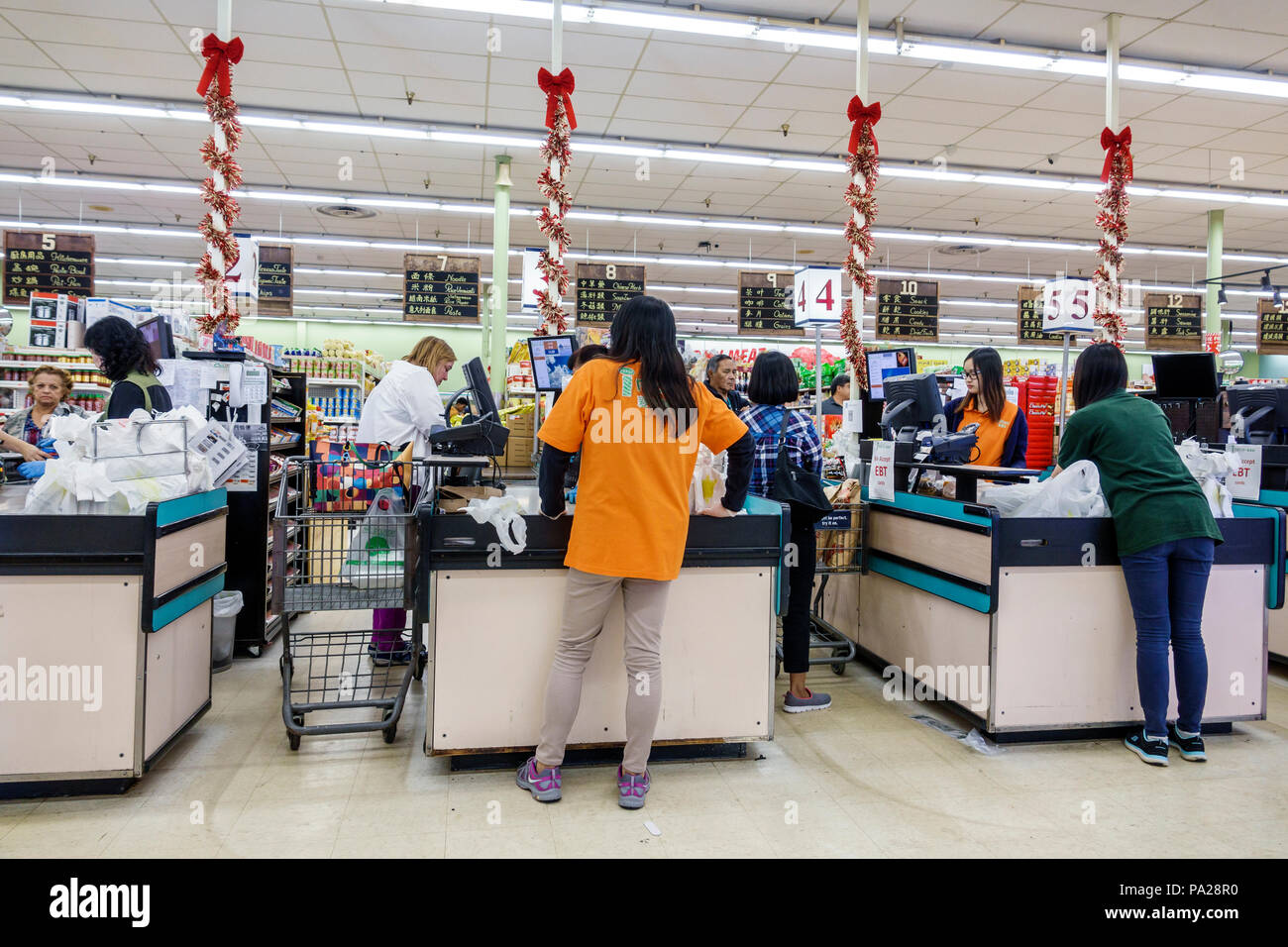 Grocery Store Checkout Line Stock Photos & Grocery Store Checkout Line ...