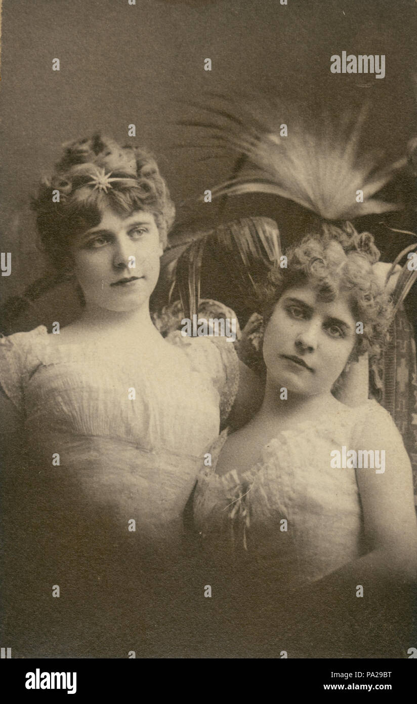 132 Anna and Clara Busch Stock Photo - Alamy