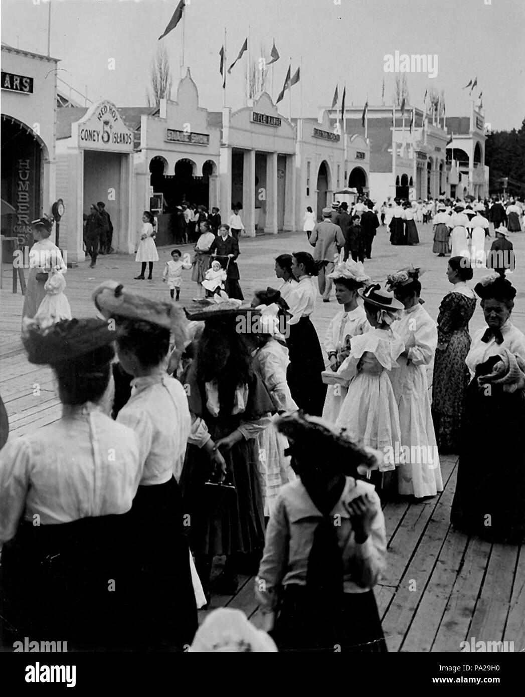 Family time at the beach Black and White Stock Photos & Images - Alamy