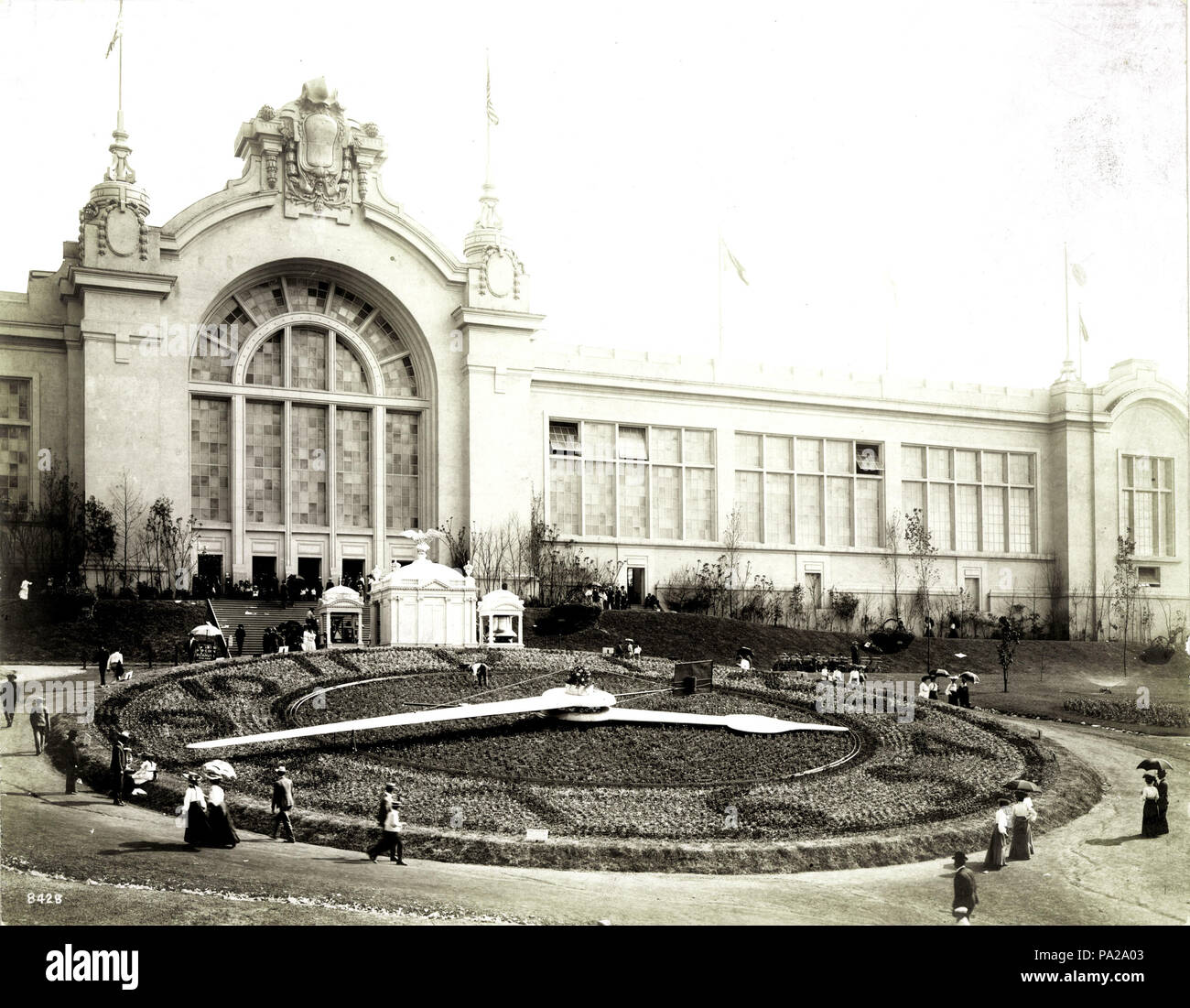 656 Floral Clock in front of the Palace of Agriculture at the 1904 ...