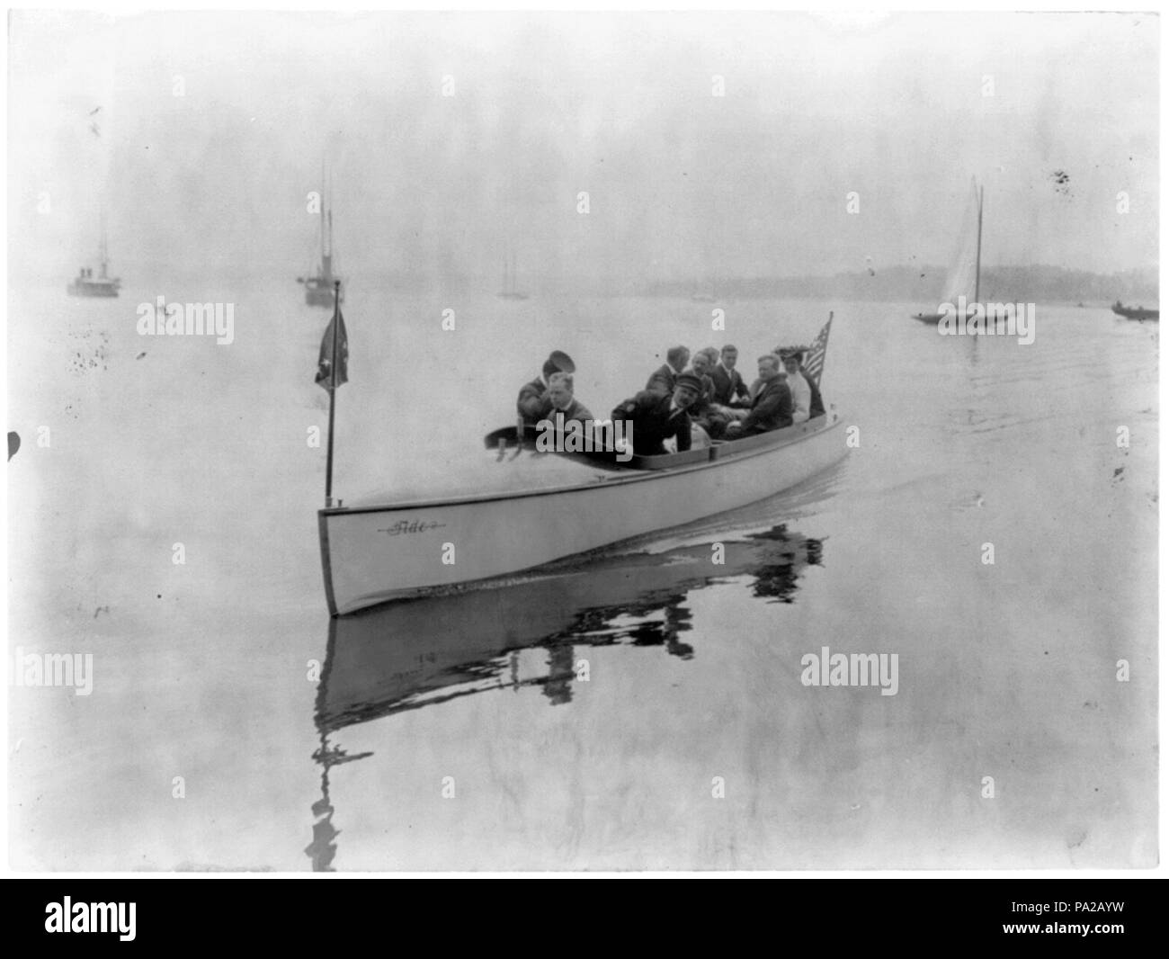 668 Frances Benjamin Johnston, Small motor launch, Oyster Bay, Long ...