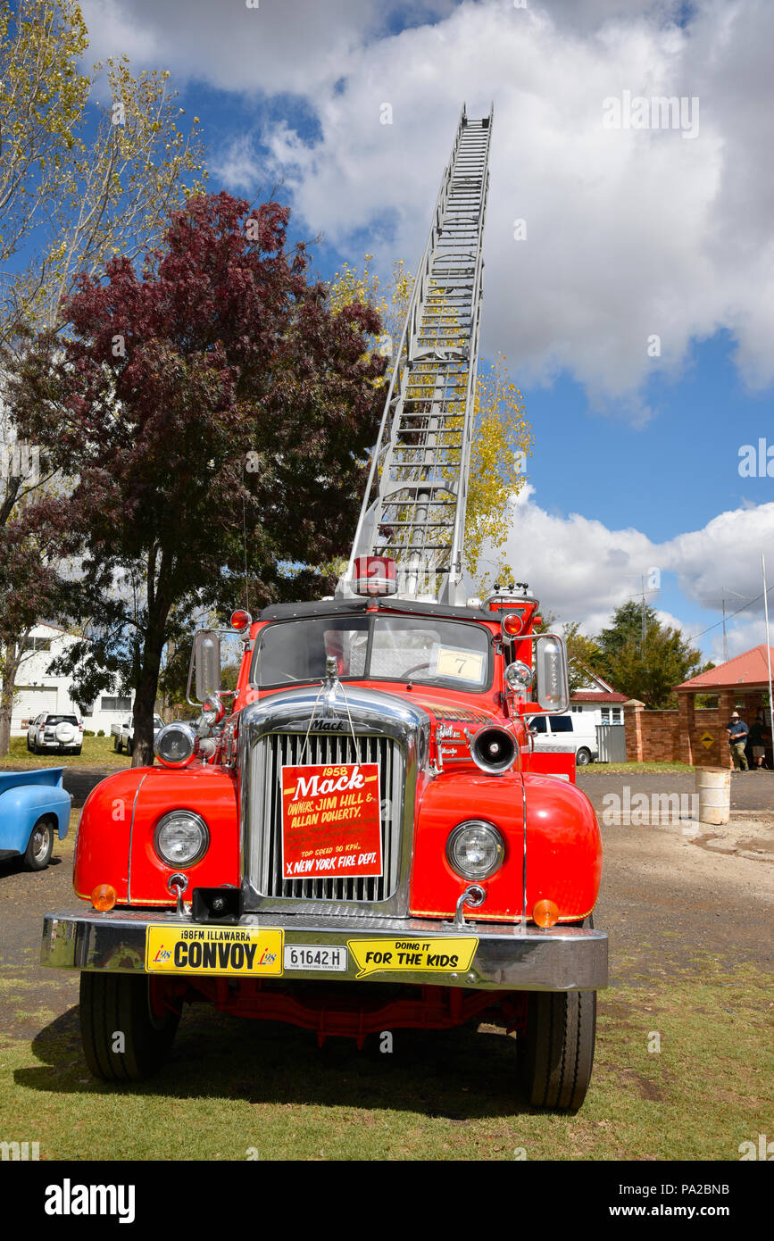 Mack fire truck hi-res stock photography and images - Alamy