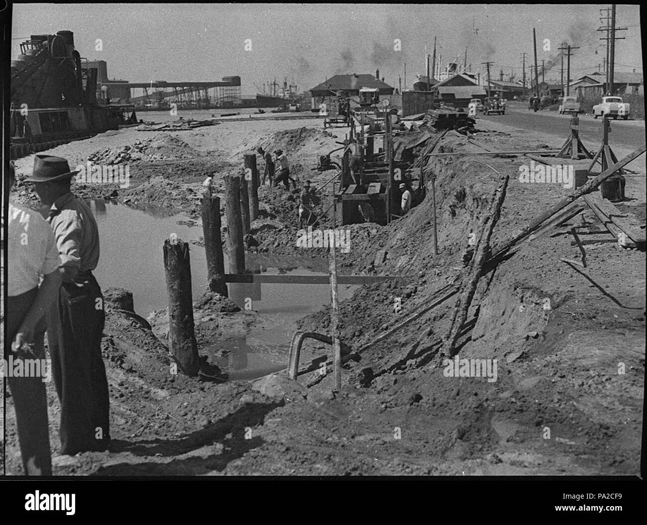 New building construction work Black and White Stock Photos & Images ...