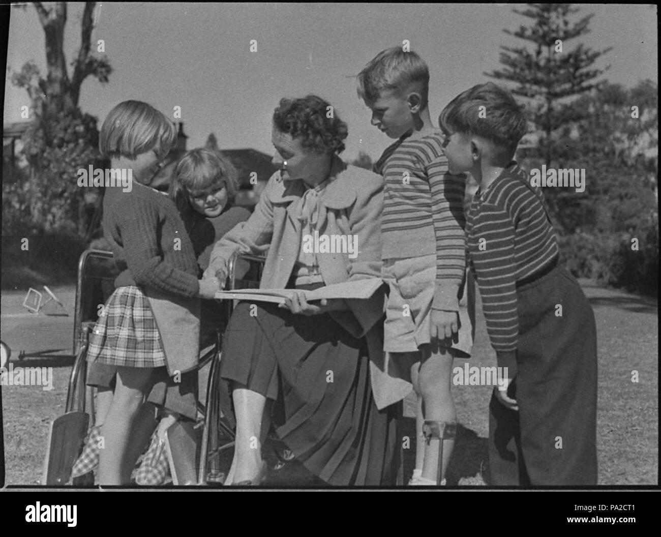 Early 1900s disabled children hi-res stock photography and images - Alamy