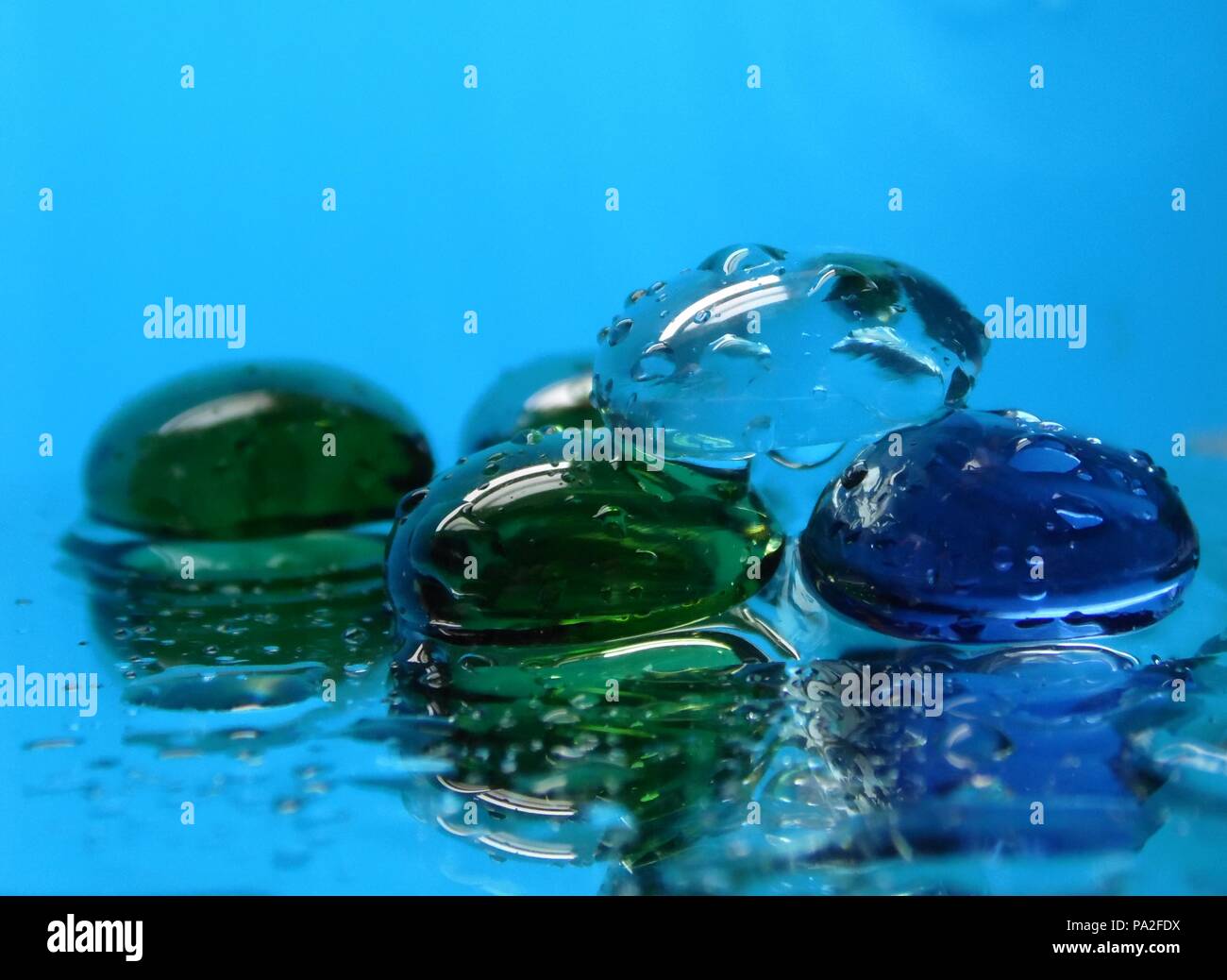 Shiny wet rocks hi-res stock photography and images - Alamy