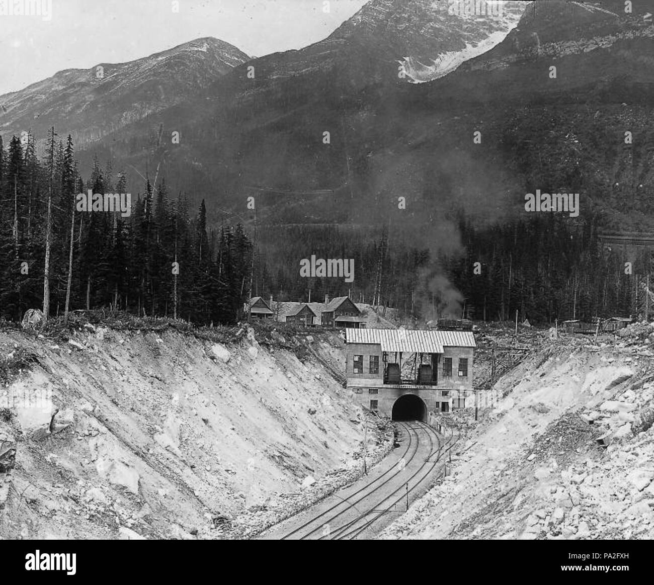 Railway tunnel uk Black and White Stock Photos & Images - Alamy