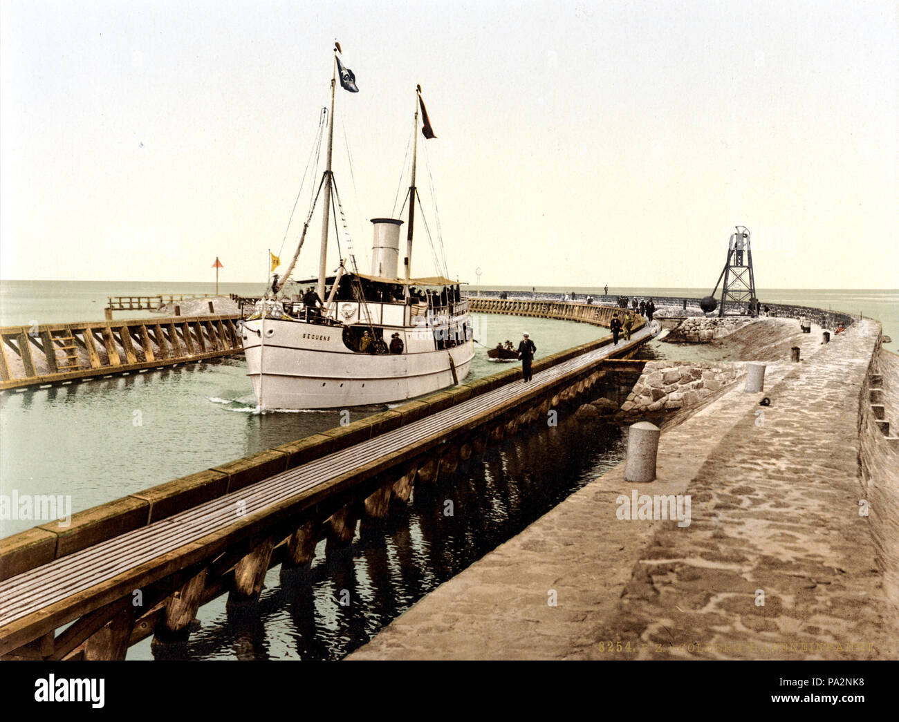 . English: Steamer Sequens entering harbor, Ko?obrzeg, Pomerania ...