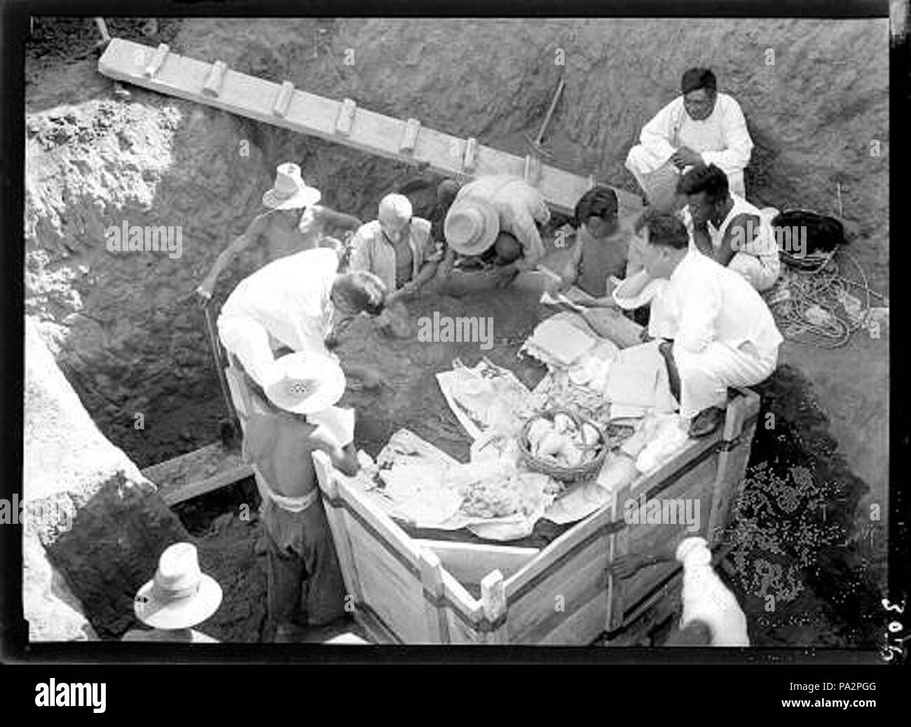 Archaeologists Black and White Stock Photos & Images - Alamy