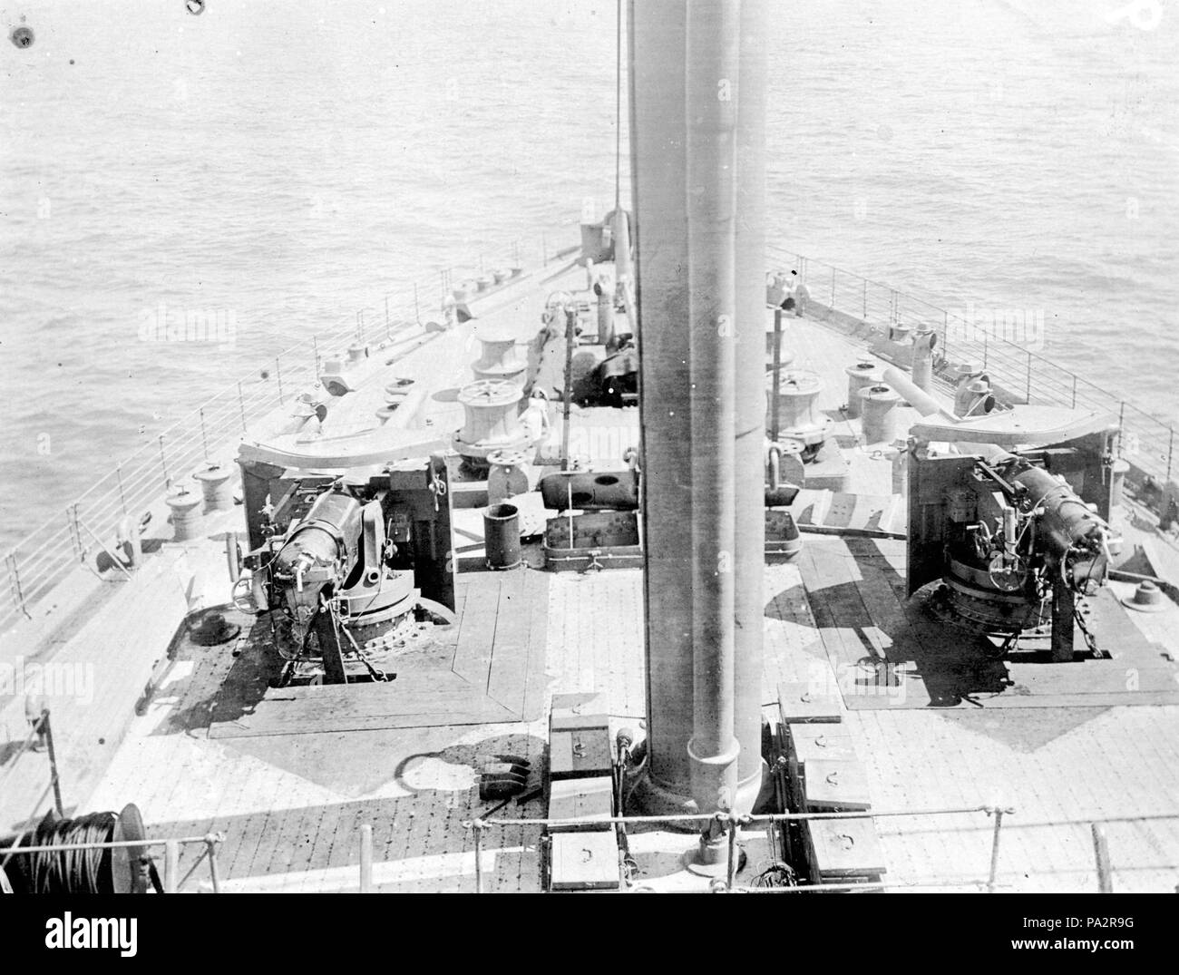 85 Forward 4.7 inch guns on HMS Empress of India WWI Stock Photo - Alamy