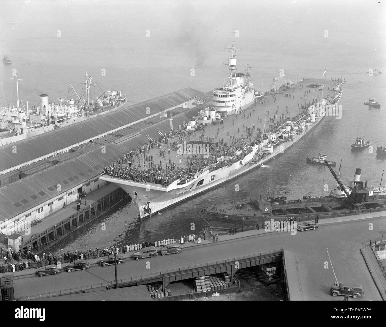 114 HMS Implacable 1947 deck Stock Photo - Alamy