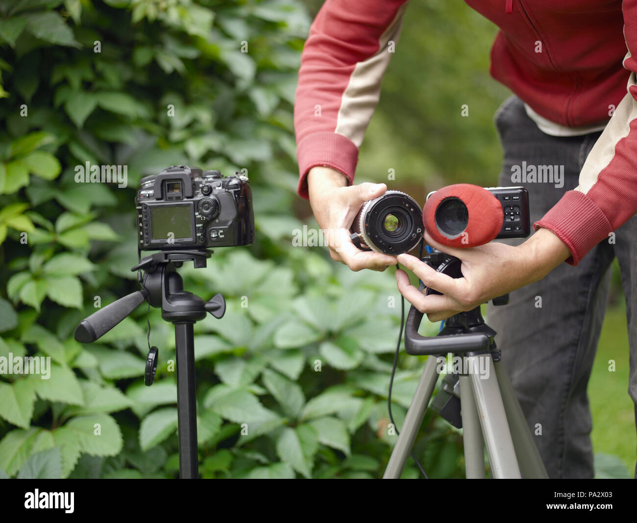 Changing the lens hi-res stock photography and images - Alamy