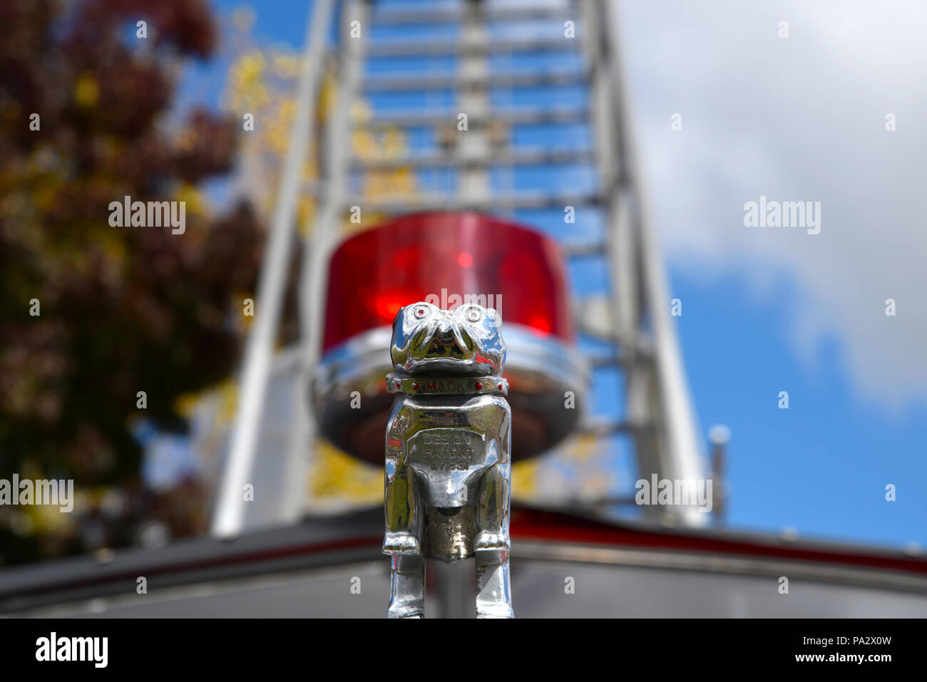 1958 B85 thermodyne Mack fire engine at the glen innes vintage truck ...