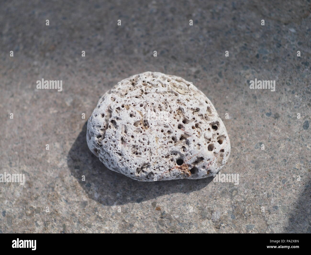 Single pebble hi-res stock photography and images - Alamy