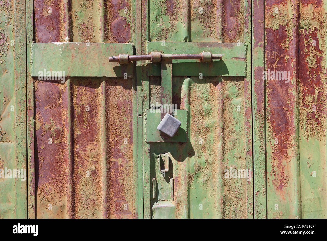 Broken old iron gate hi-res stock photography and images - Alamy