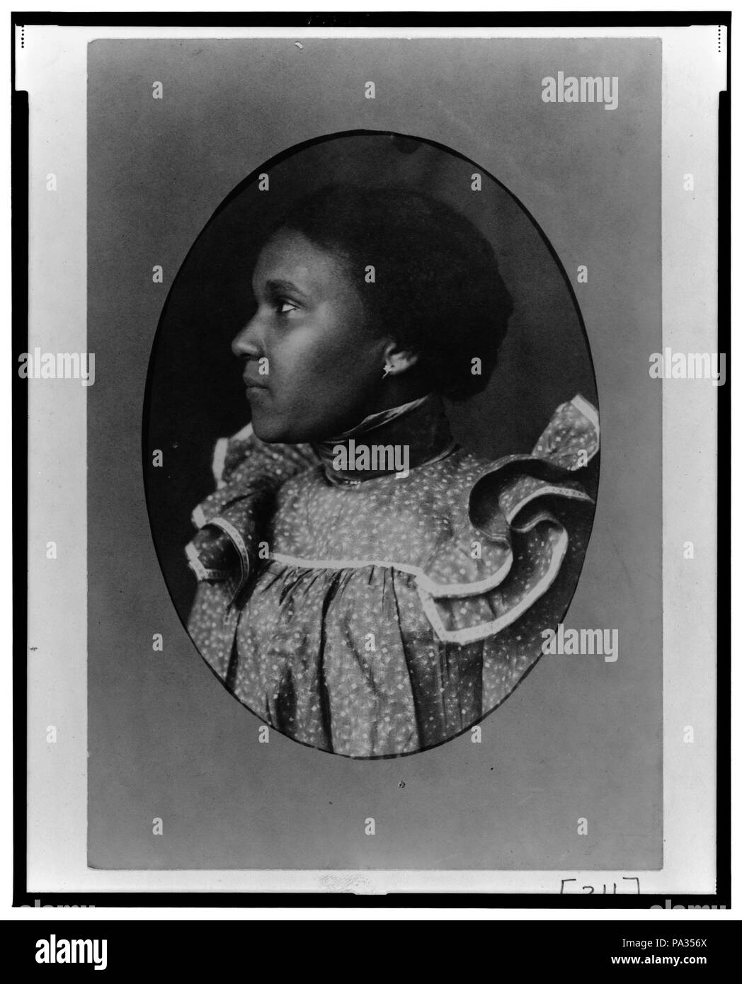 Left profile hi-res stock photography and images - Alamy