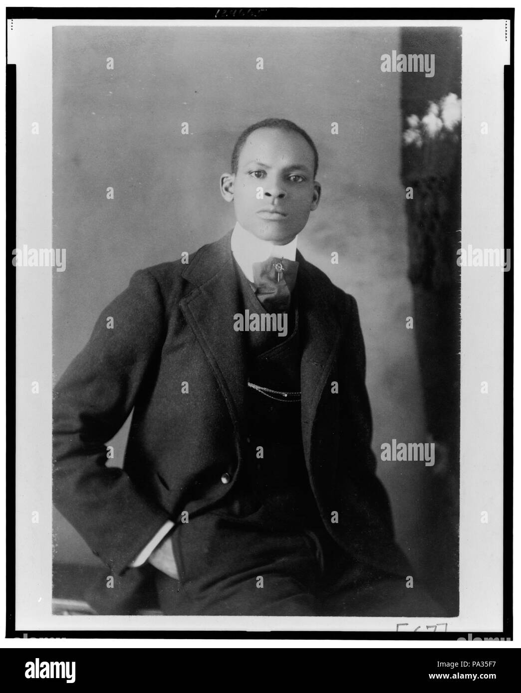 Seated facing hi-res stock photography and images - Alamy