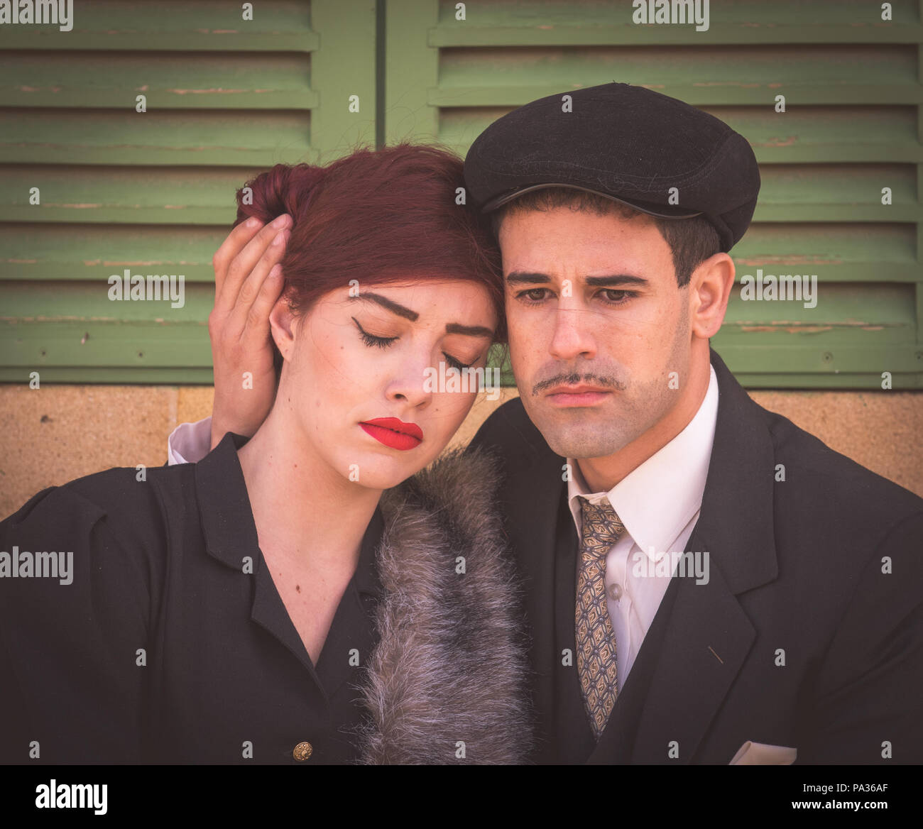 Man hugging crying girlfriend hi-res stock photography and images - Alamy