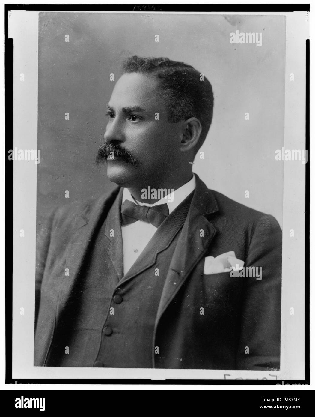 Man facing left hi-res stock photography and images - Alamy