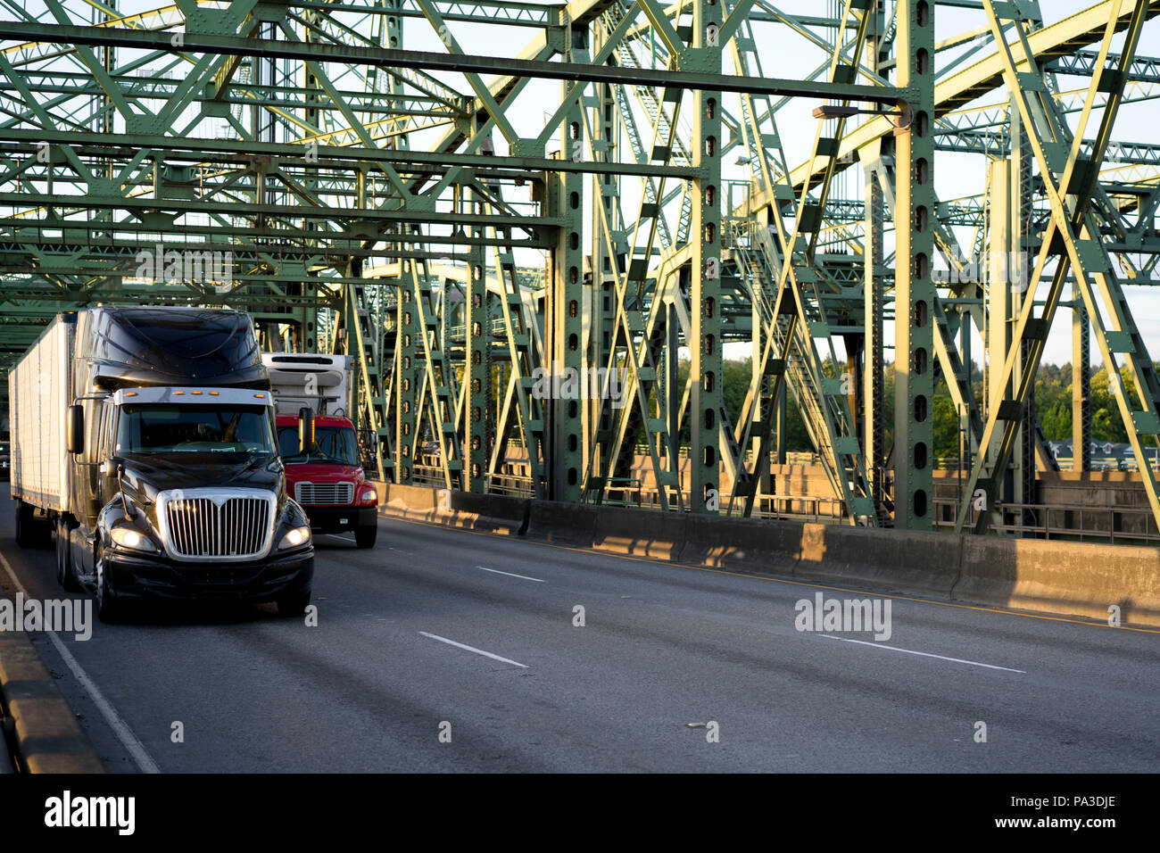 Interstate shipments hi-res stock photography and images - Alamy