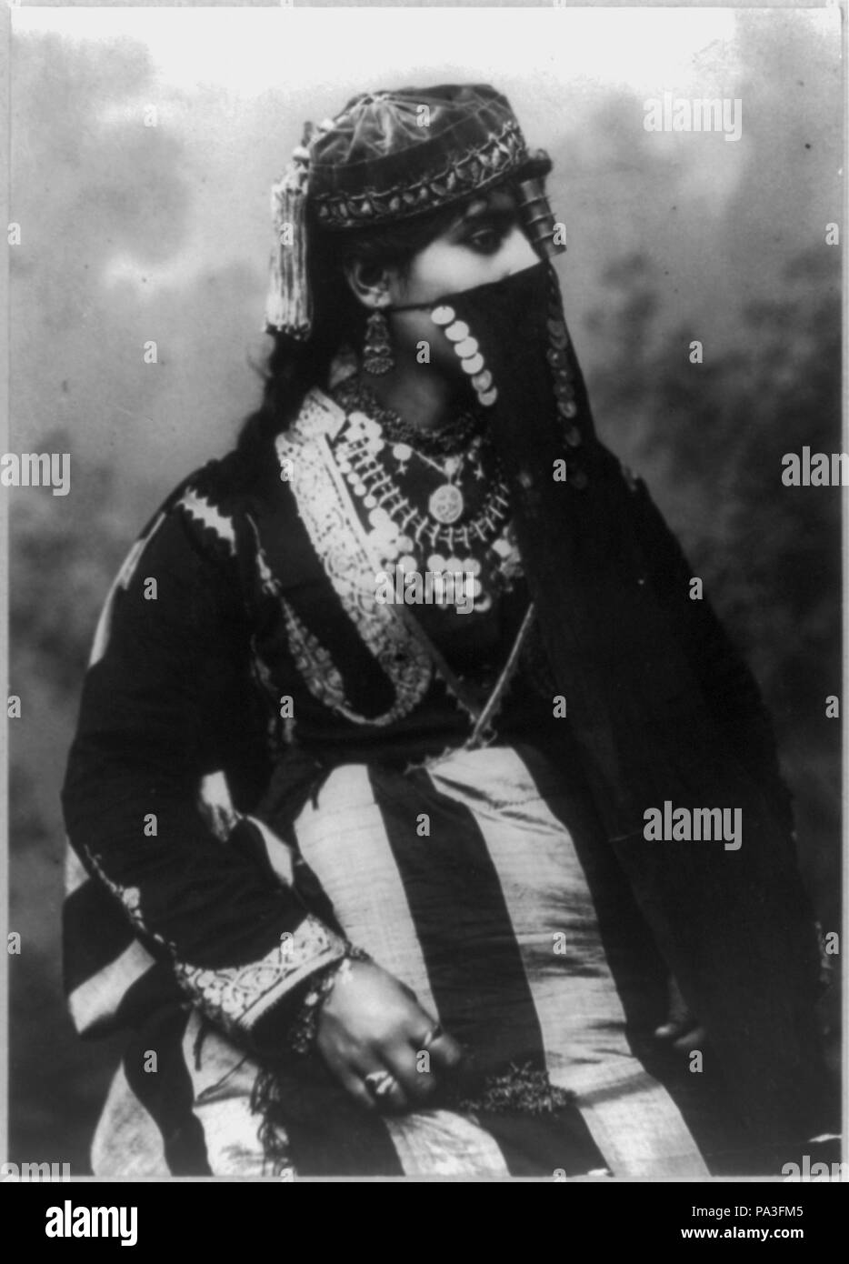 Egyptian lady hi-res stock photography and images - Alamy