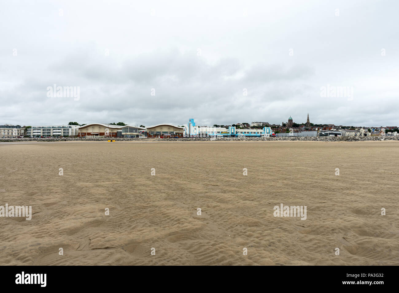 Beach view of New Brighton, a seaside town on the Wirral Stock Photo ...