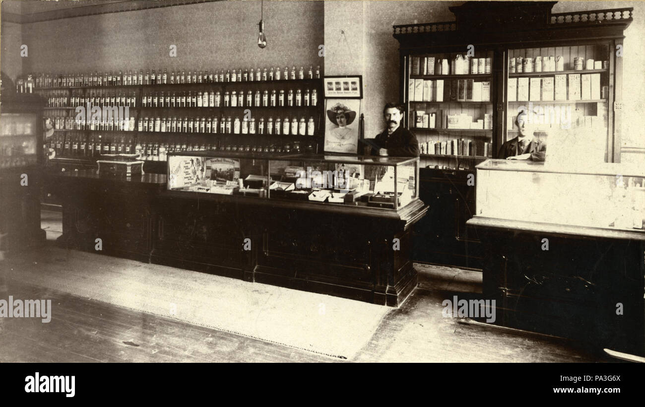 Drug store interior hi-res stock photography and images - Alamy