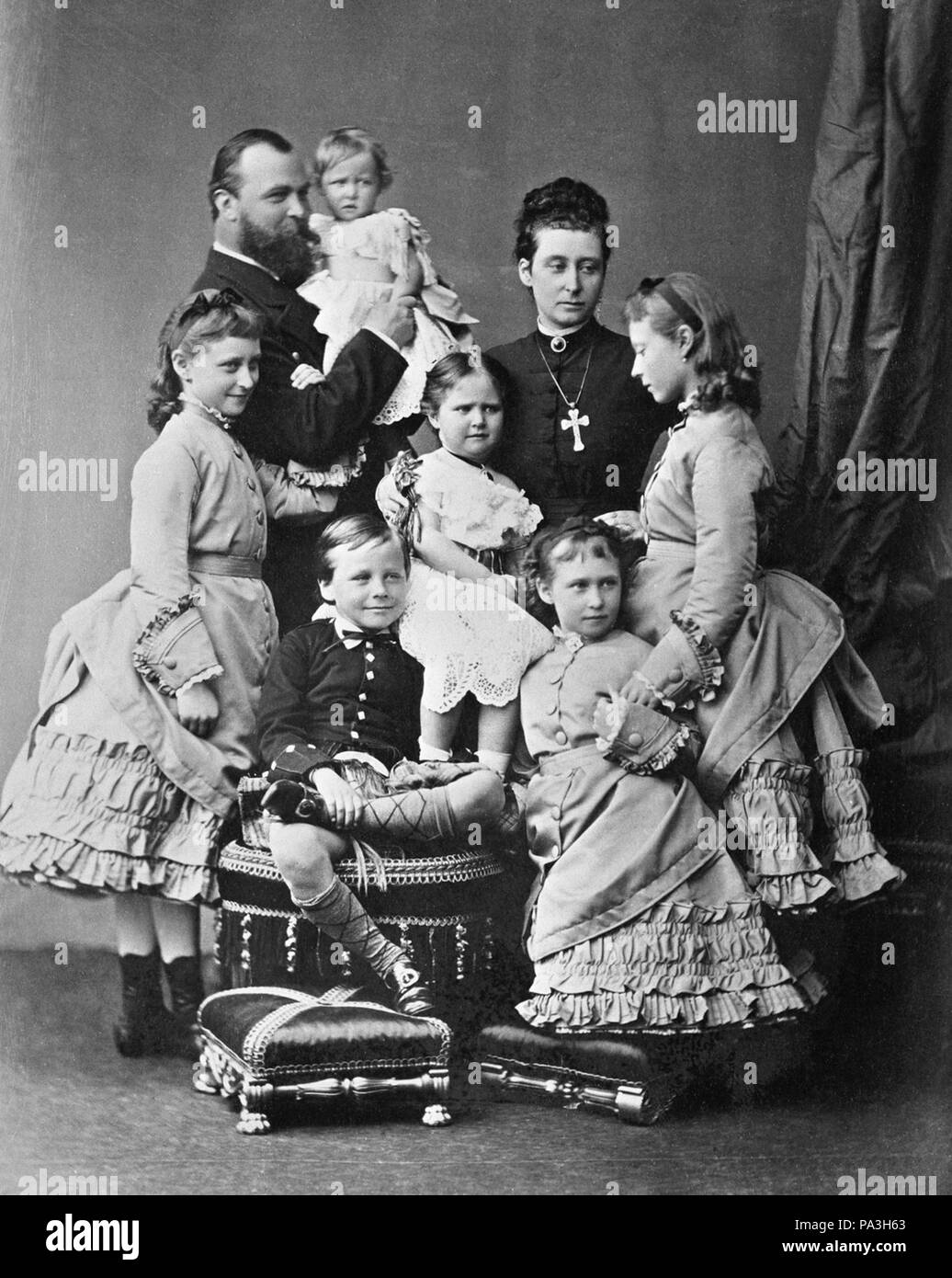 Hessian family hi-res stock photography and images - Alamy