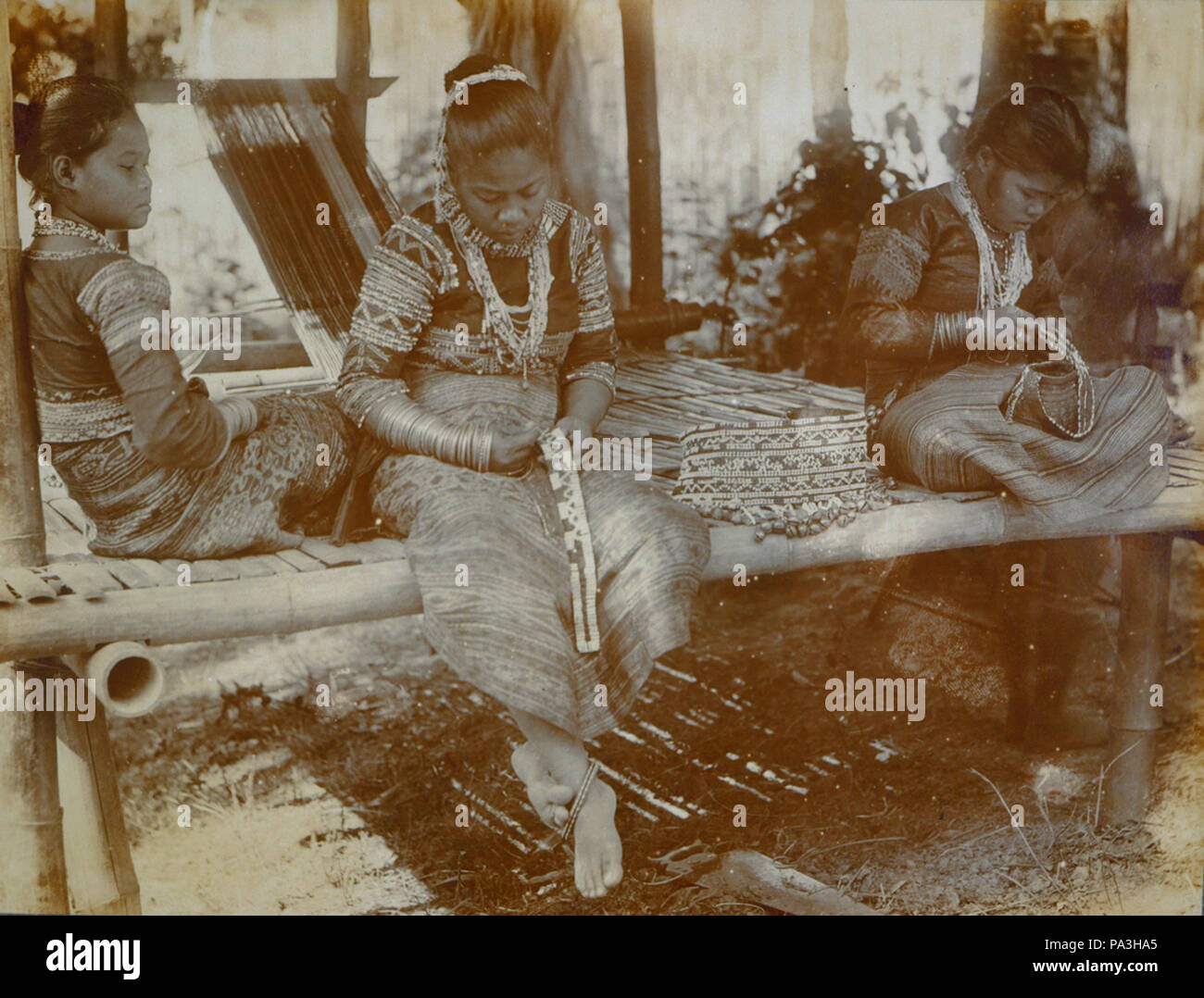 7 "Woman bead workers of the Moro Bagabo tribe." Philippine Reservation ...